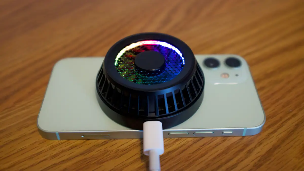Razer Phone Cooler Chroma hands-on - Reviewed