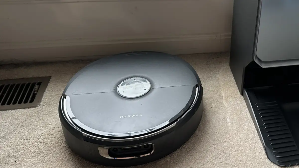 Narwal Flow 2 robot vacuum review: A powerhouse for homes with pets ...